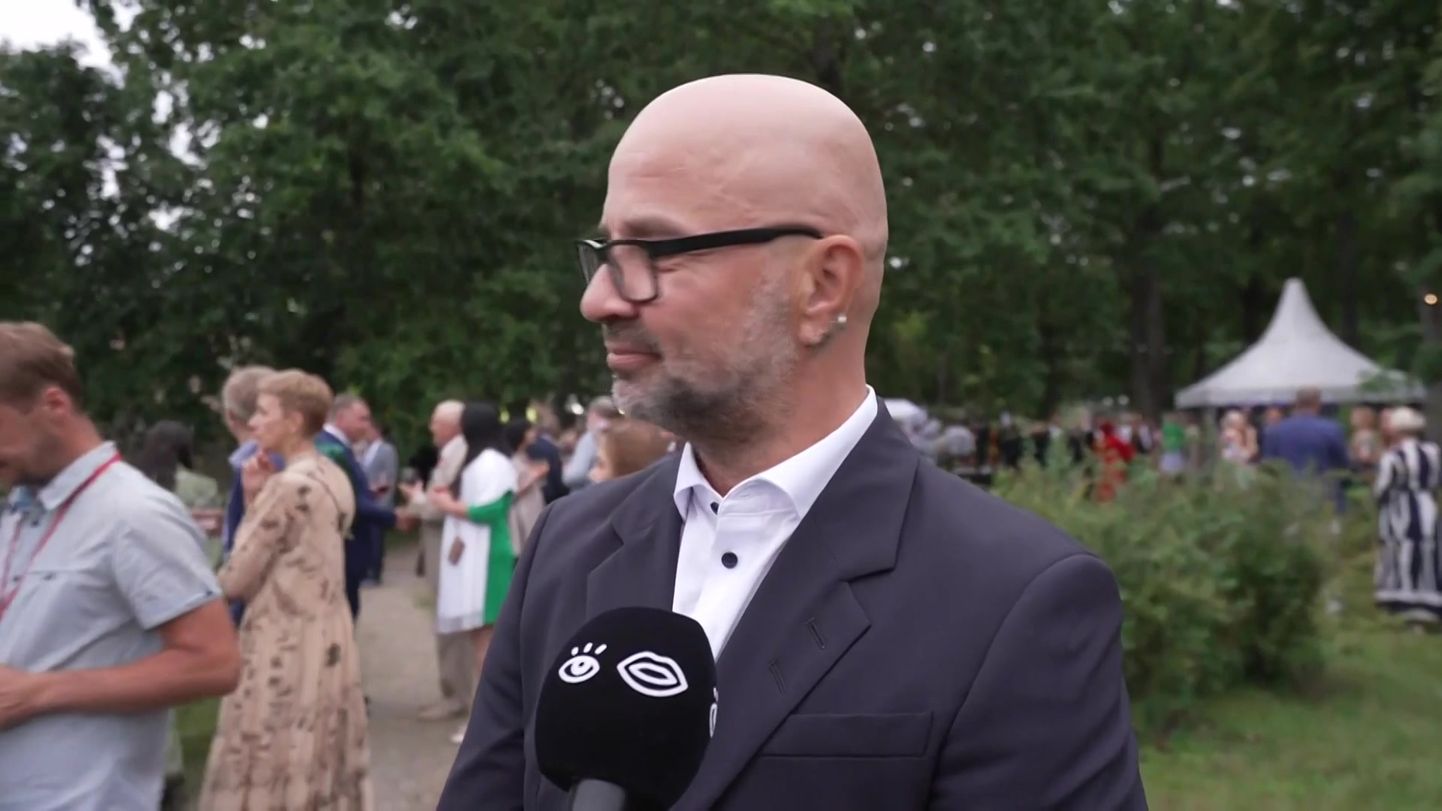 VIDEOINTERVJUU Mihkel Raud jäi roosiaia vastuvõtul presidendi kõnest ...