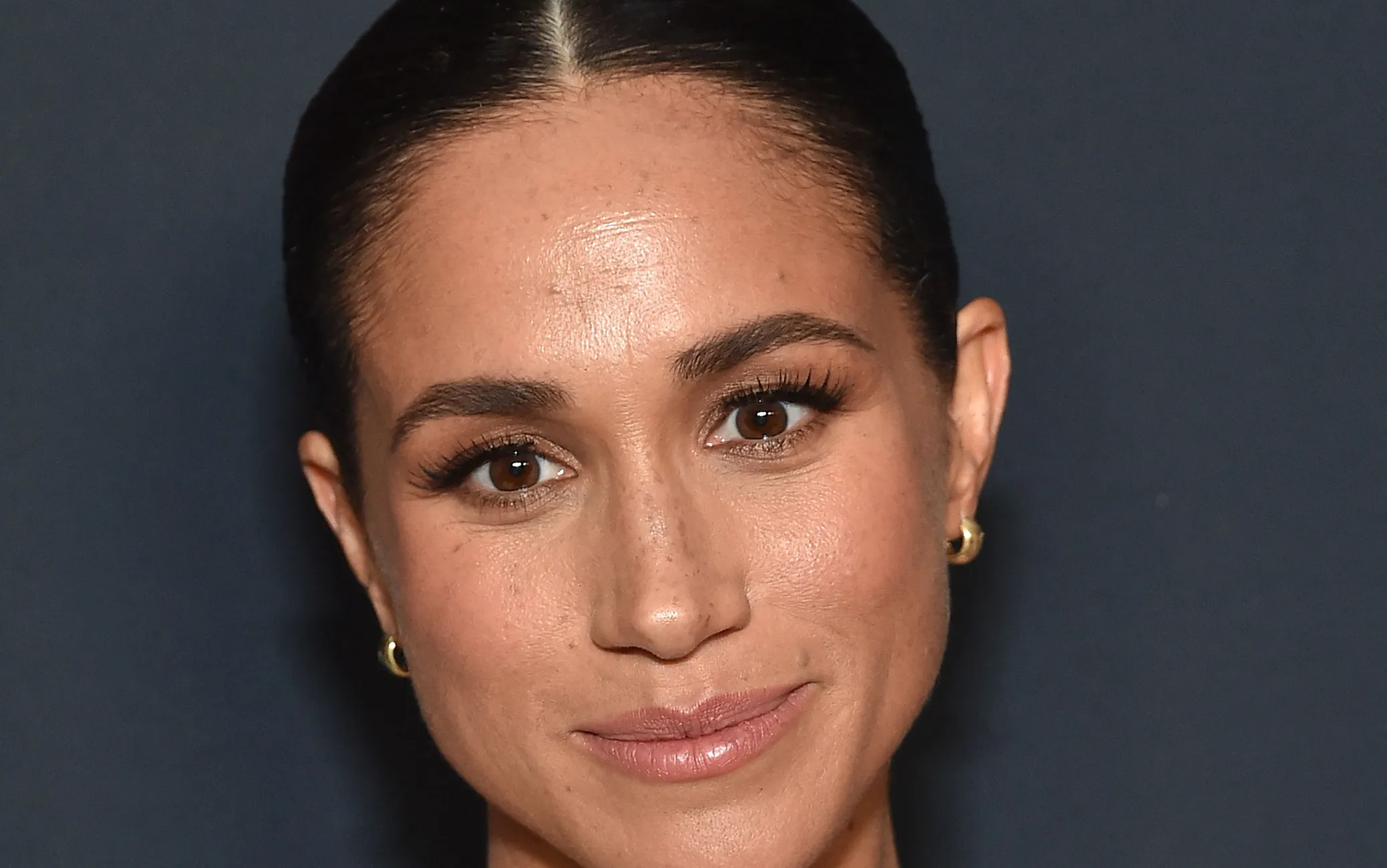 Meghan Markle’i käik Pariisi moenädalale lõppes skandaalide ja kriitikaga