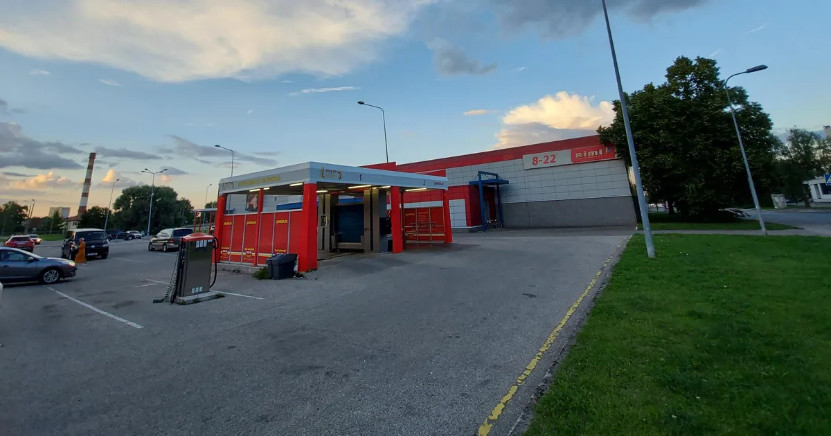 Päästjatel tuli aidata autosse kinni jäänud last ja kukkudes viga ...