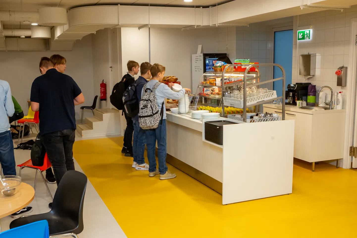 Hariduse kooli söökla ei mahutanud enam sööjaid