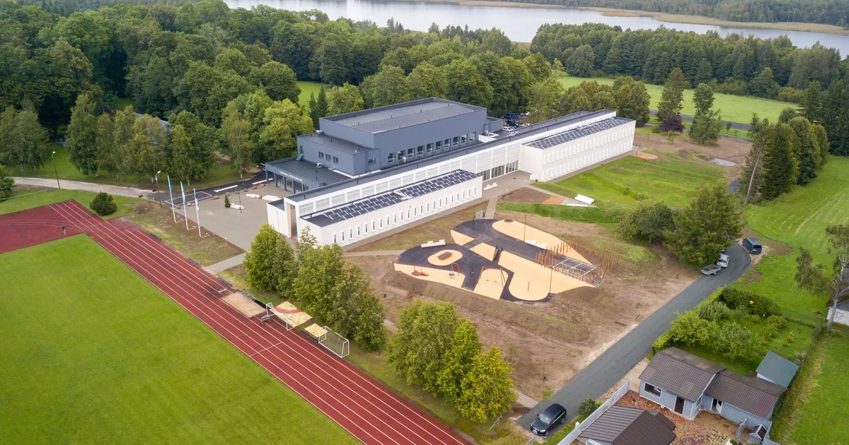 GALERII Tabivere uus kool on sajameetrise galeriiga vahva pikihoone ...