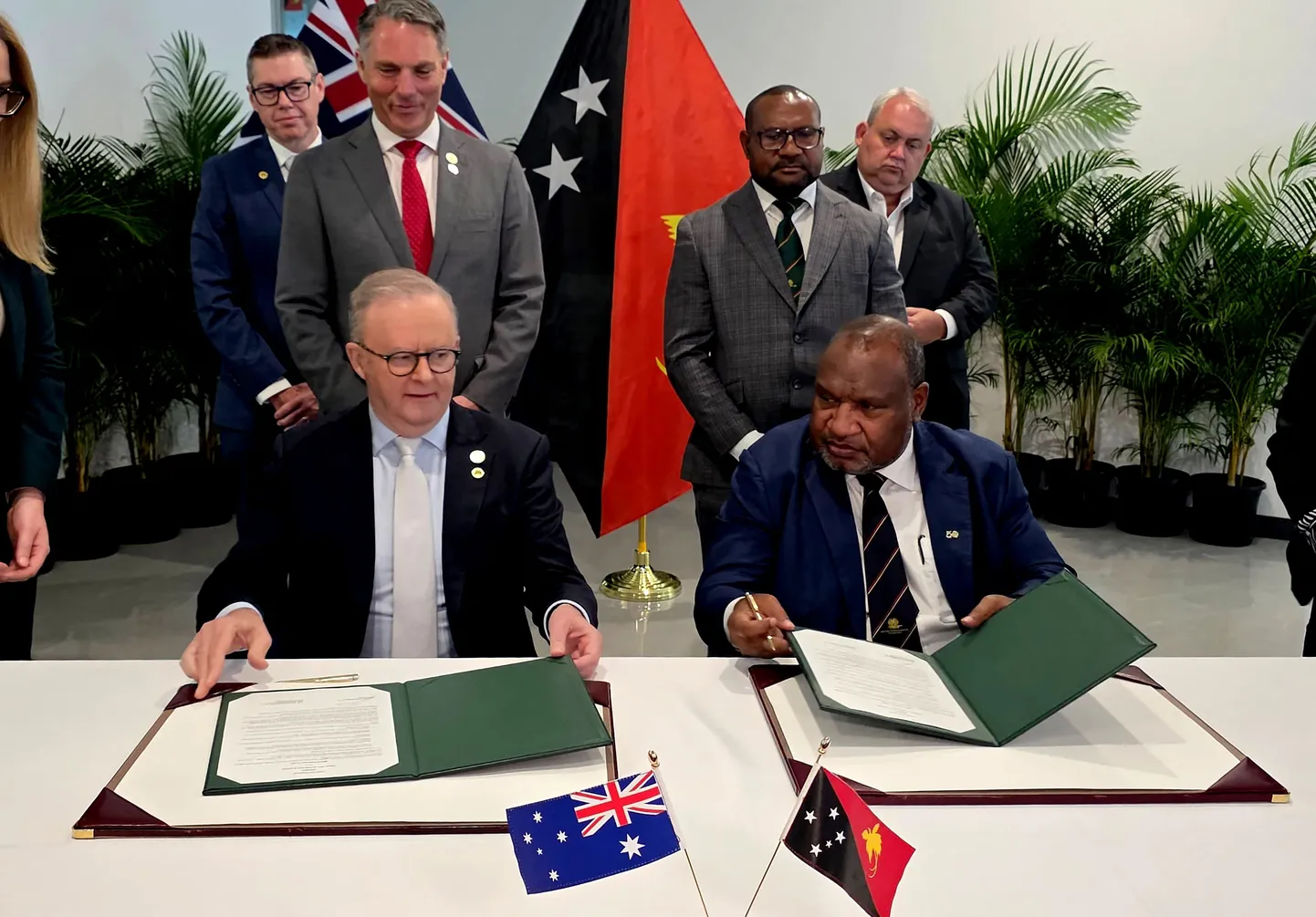Paapua Uus-Guinea kiitis heaks vastuolulise kaitselepingu Austraaliaga