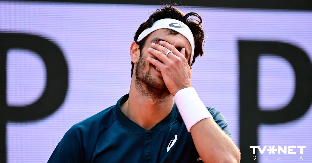 Tennis Star's Viral Ball Hit: Video & Reaction - Archysport