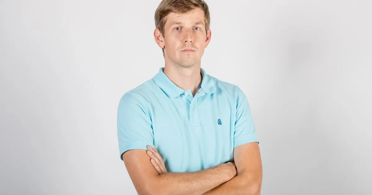 VIRUMAA TEATAJA 100 〉 «Suu oli kuiv ja küsimused tulid raskelt.» Holger Roonemaa meenutab ...