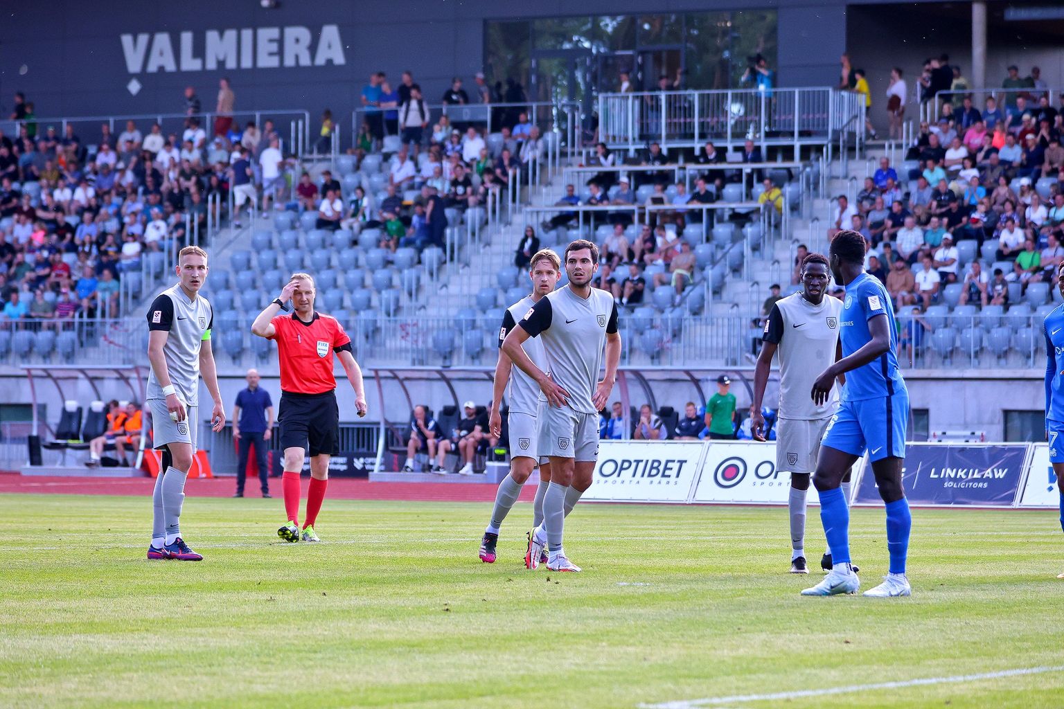 Virslīgas līdervienība "Valmiera FC" izcīna pārliecinošu uzvaru