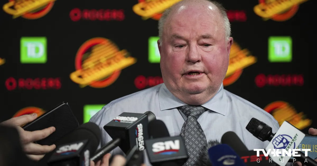 NHL klubs "Canucks" no galvenā trenera amata atbrīvo Budro