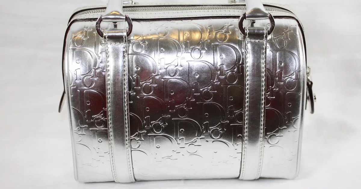 WSJ: Lõuna-Korea võimuparteid raputab kallis ridikül