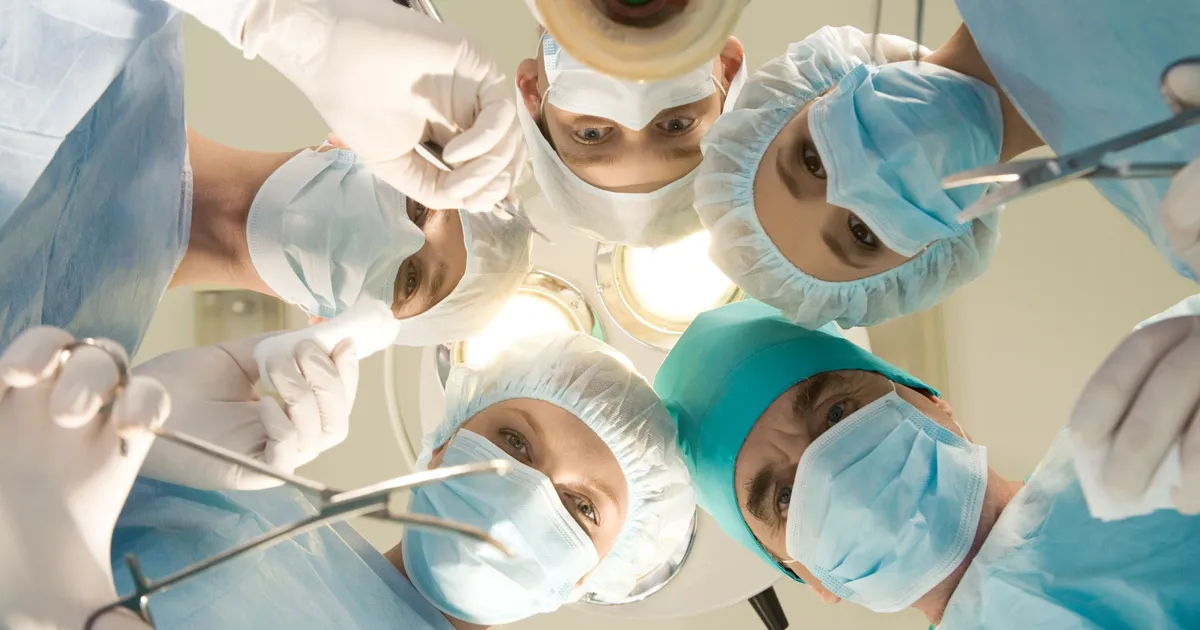 Must mees sai siirdamisoperatsiooniga valge mehe peenise