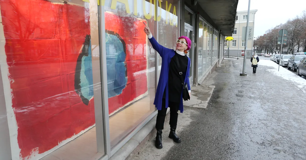 Tekstiilikunstnik Signe Kivi tõi oma disainitud kangaid tartlastele näha