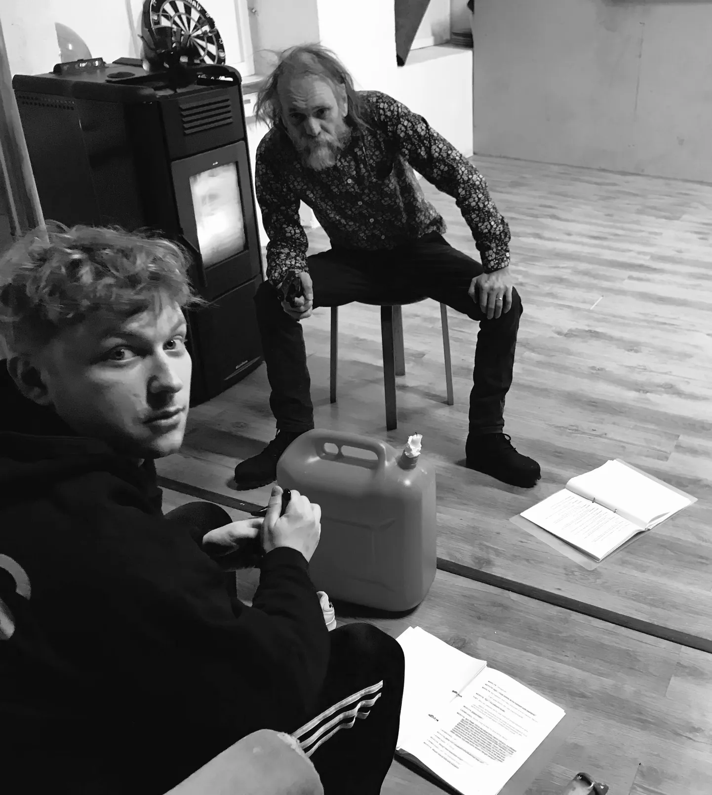 Võrus tuuakse lavale sünge huumoriga draama