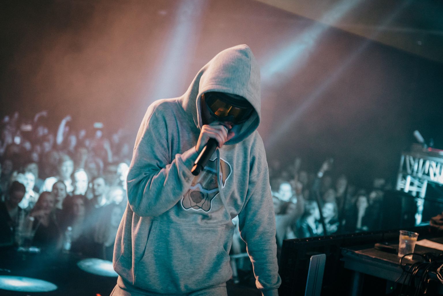 Mask langeb: öölaps Nublu esines juba enne kapuutsi ja prille tuhandete ...