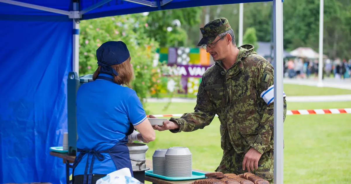 GALERII Muljeid maakaitsepäevalt: ilus ilm võib olla, kuid sõdurisupp ...
