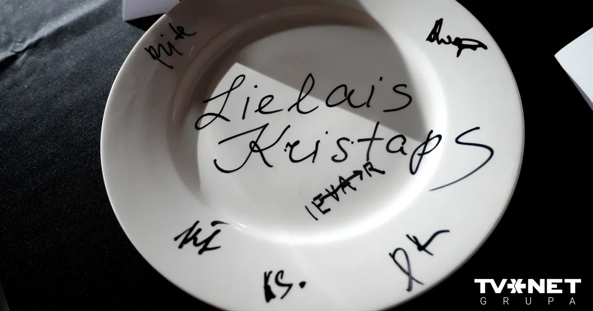 Ētisku apsvērumu dēļ jauniešu filmai "Anna LOL" liegta iespēja ...