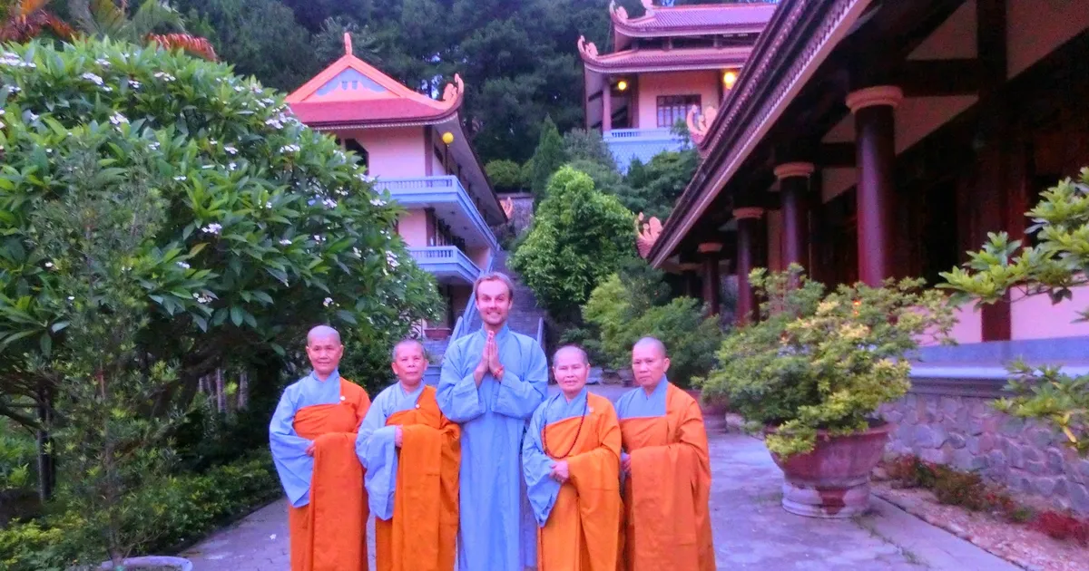Eesti noormees elas kuu aega Vietnami zen-kloostris ...