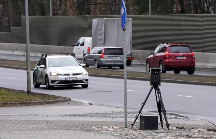 "Google Maps" pret realitāti. Autovadītājs apstrīd fotoradara sodu un ...