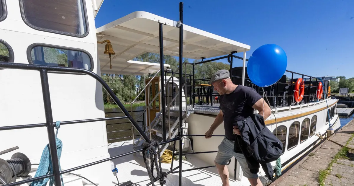 GALERII Eesti vanima laeva noorenduskuur lõppes, Arabella I pääseb jõge ...