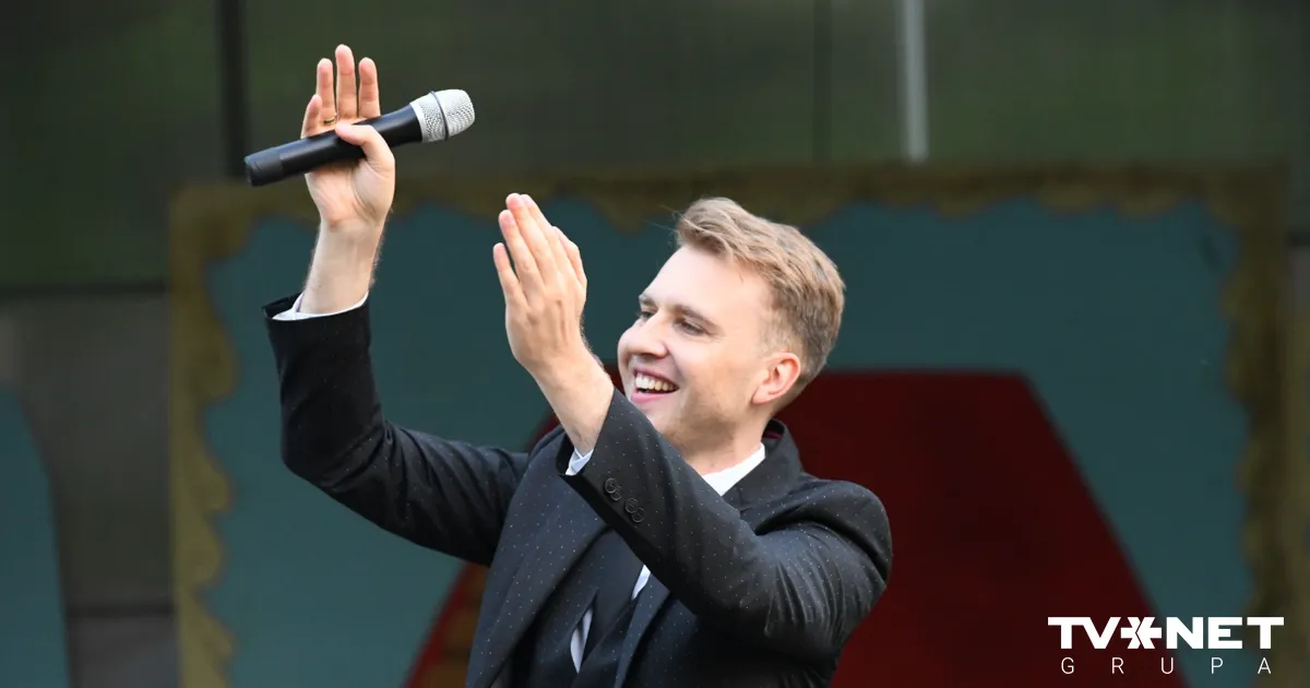 Dziedātājam un aktierim Jānim Moisejam ģimenes pieaugums un jauna dziesma