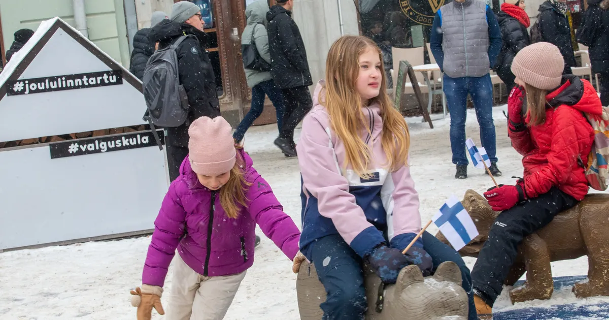 VIDEO JA GALERII Linnapea ja Soome aukonsul tähistasid rõõmsalt jenkat ...