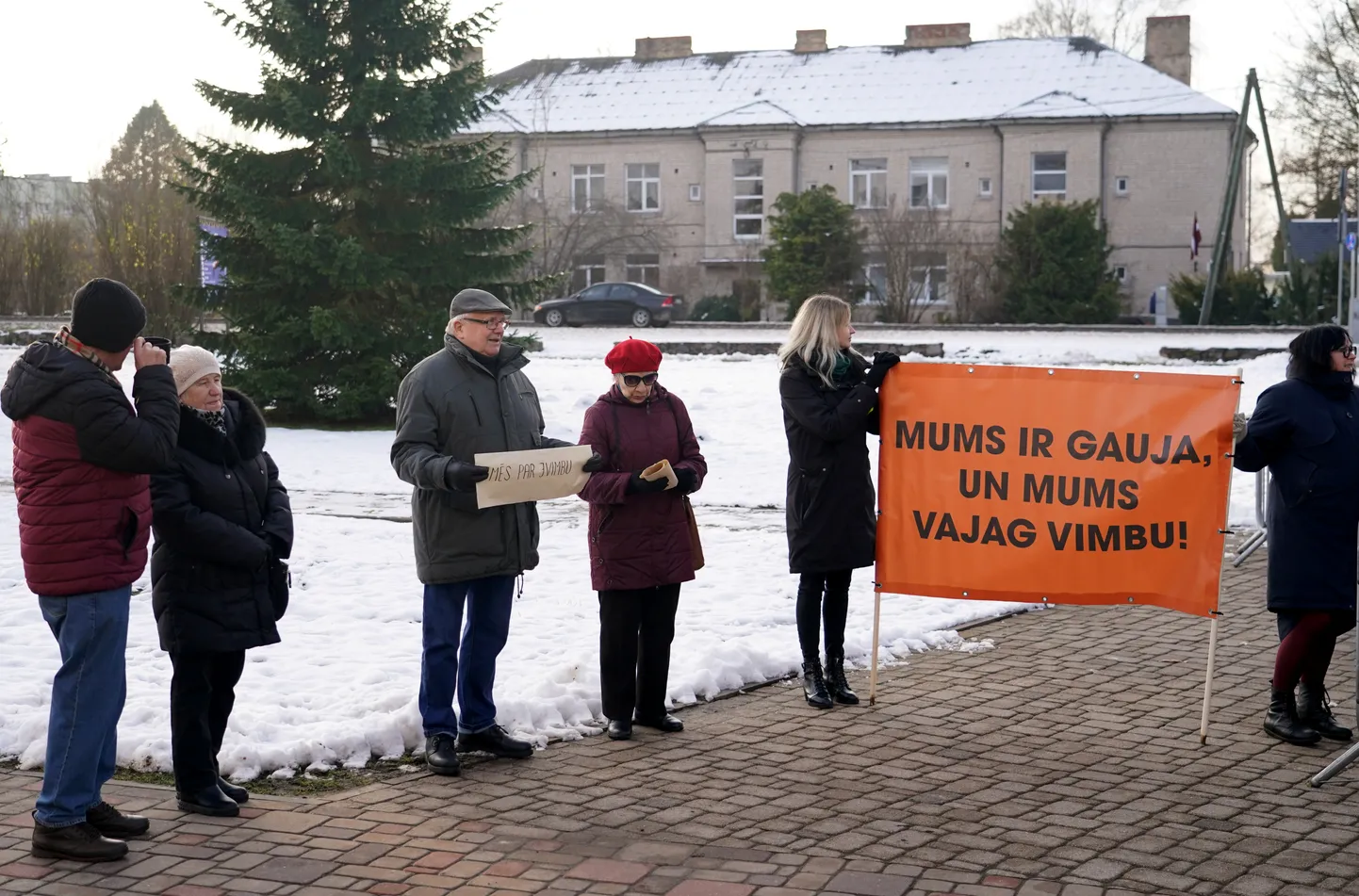 FOTO Siguldas novada dome vienbalsīgi atliek jautājumu par jauna mēra ...