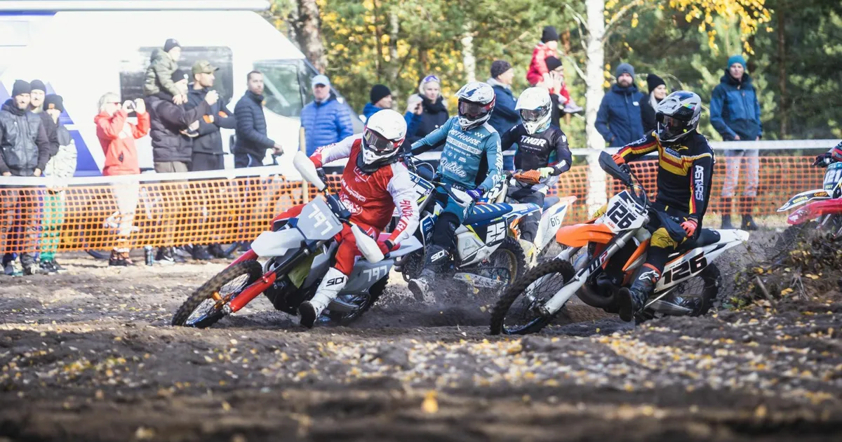 GALERII Maratonkross meelitas Paikusele üle saja võidusõitja