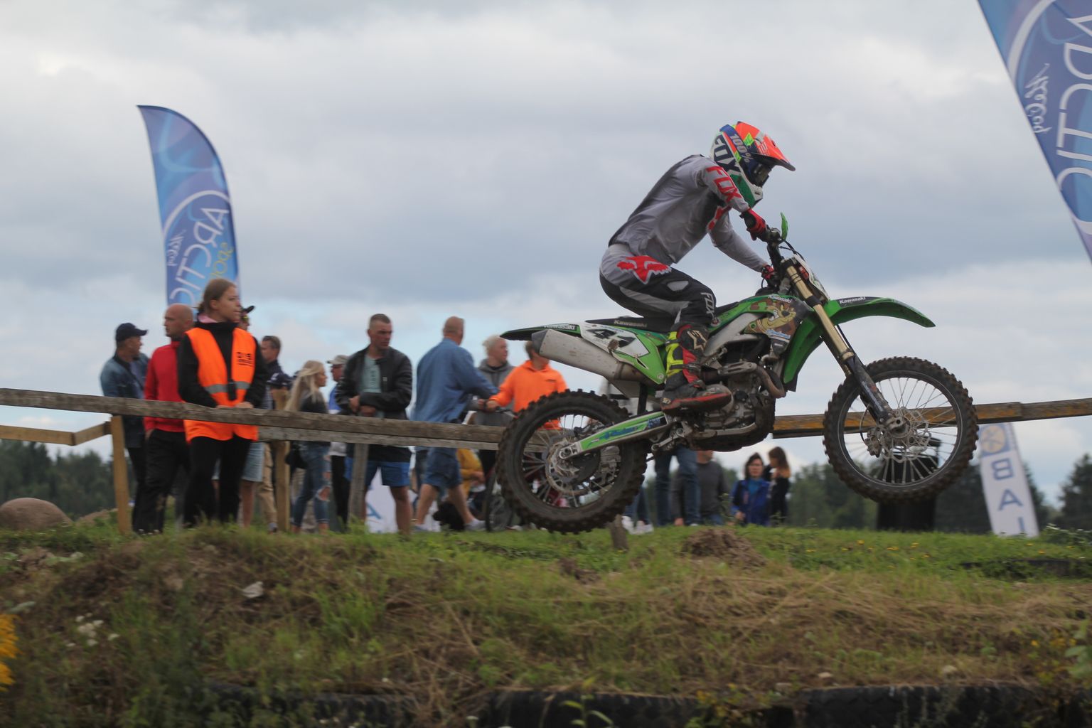 Motokross tõi Kihli kohale esindusliku seltskonna sõitjaid