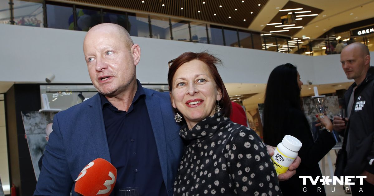 FOTO Latvijā iemīļoti aktieri pulcējas jaunā seriāla "Nemīlētie" izstādē