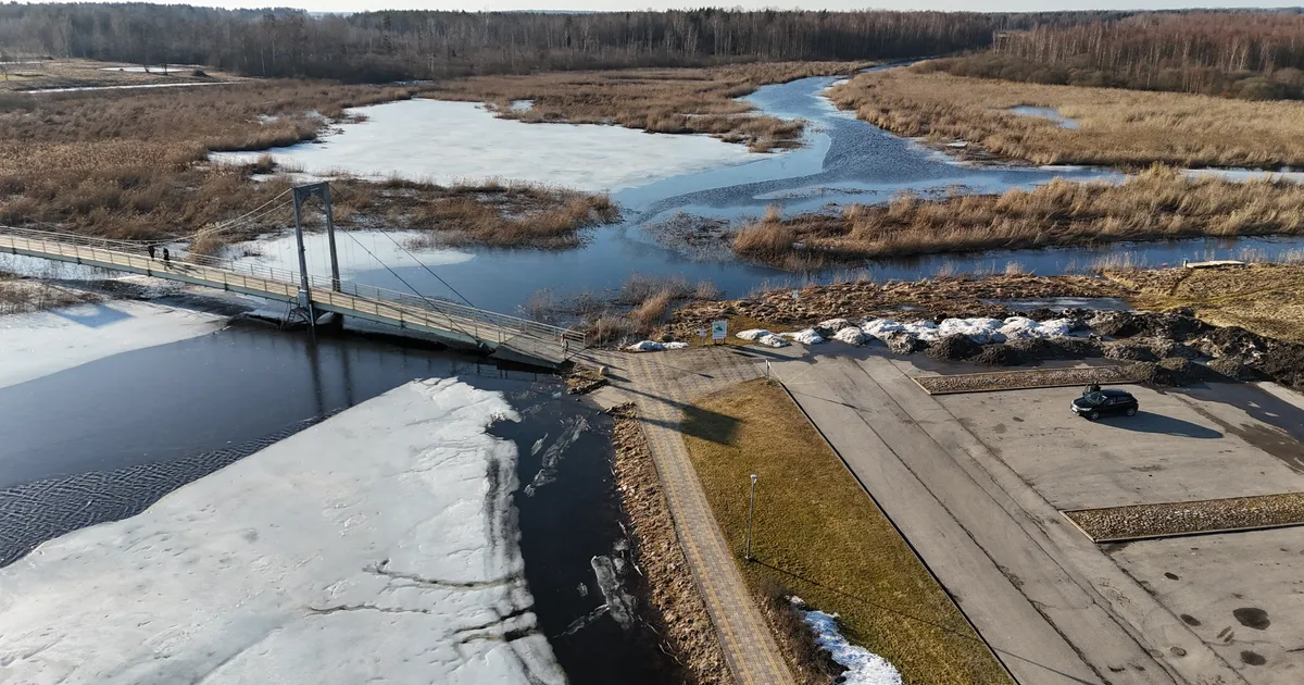 GALERII Kevadpäike viib Tamula järvelt jääkatte