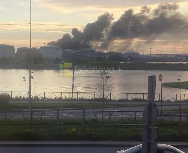 VIDEO Sanktpēterburgā pēc dronu trieciena deg naftas terminālis