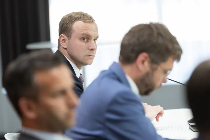 KARL SANDER KASE Lükkan tagasi igasuguse sõnavahu Tallinna haigla ümber
