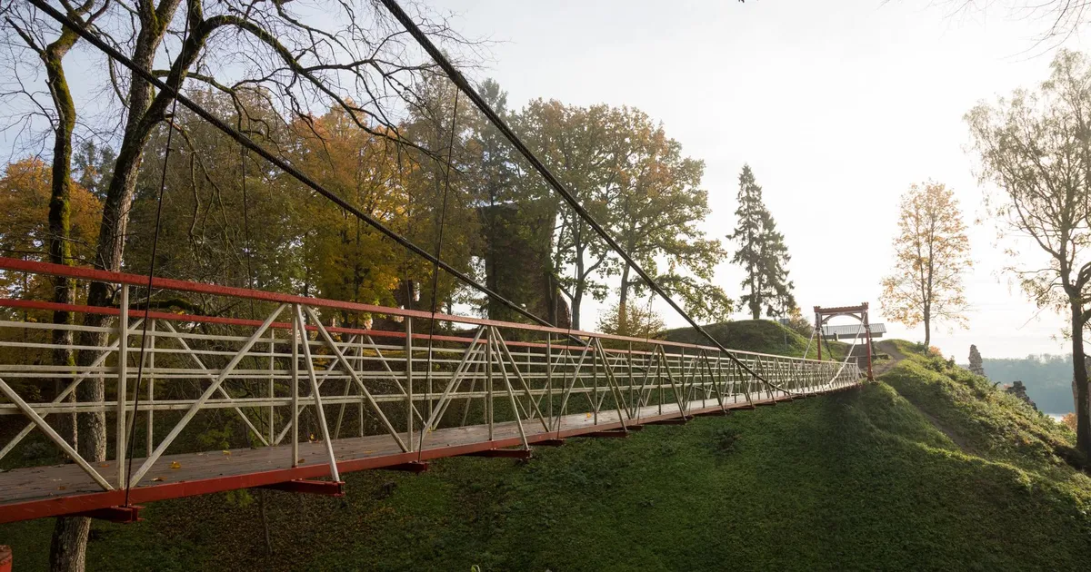 Rippsild lüüakse pidupäeva puhul lille