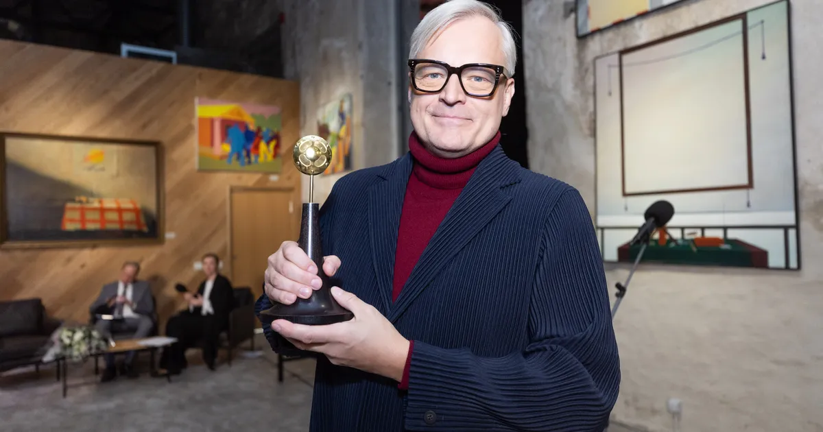 FOTOD Kuldmikrofoni pälvis Neeme Raud