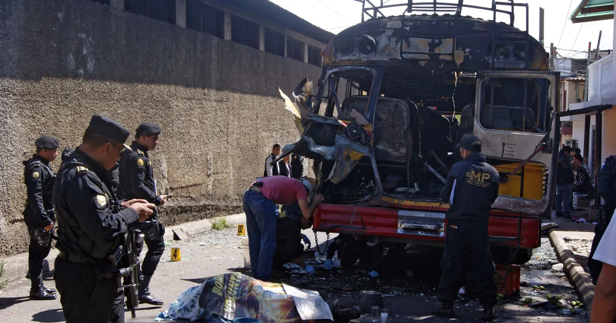 Fotod: Guatemalas sai bussis kärgatanud plahvatuses surma inimene