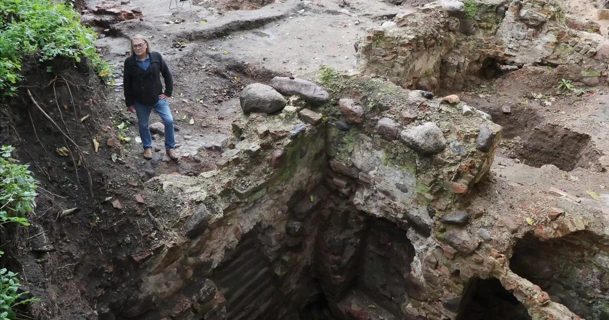 Viis ahju ja täiskõrguses kelder – uued avastused Lossi tänava kaevamistel