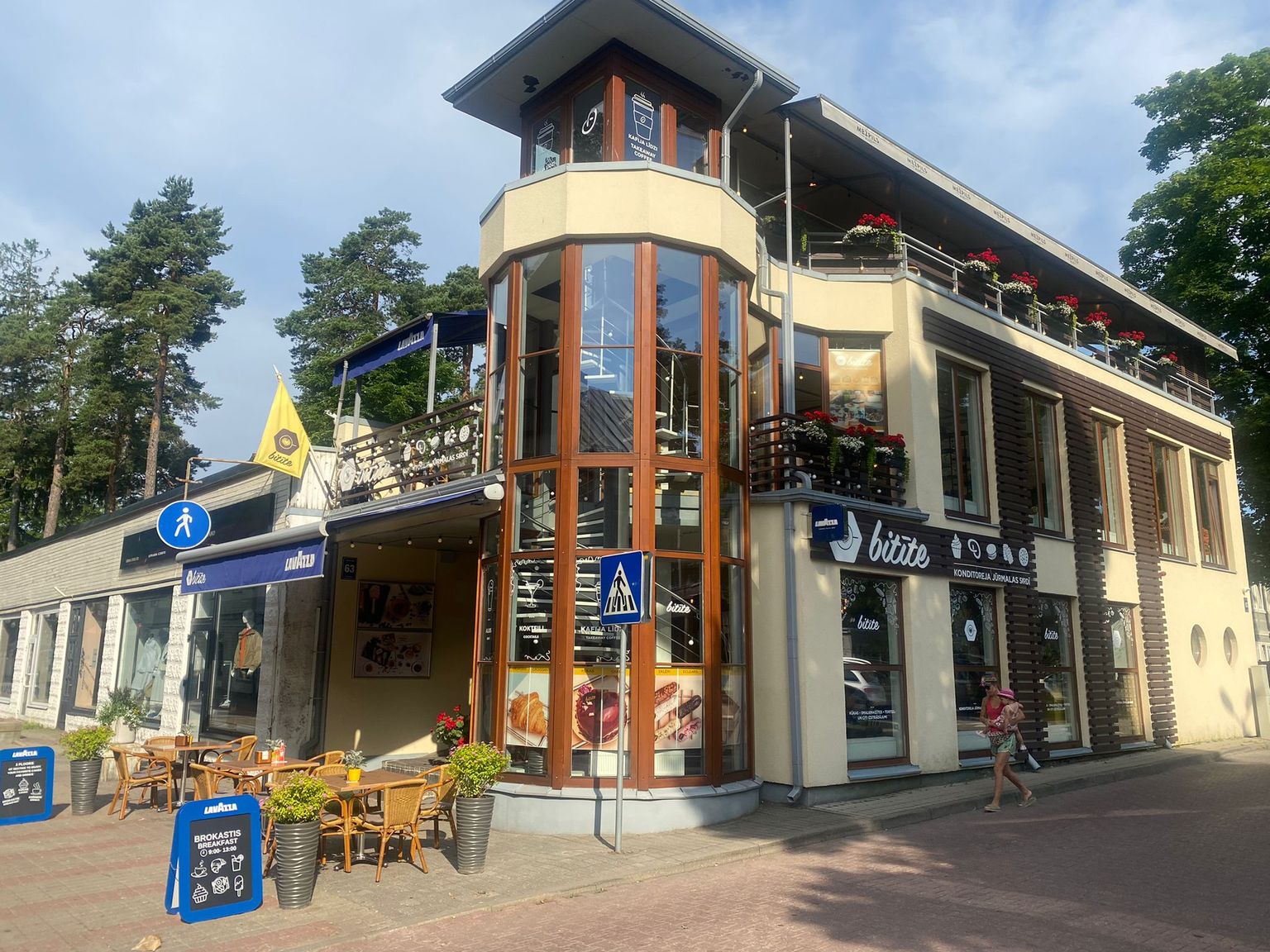 Kafetērija “Bitīte” gatava citādākai vasarai uz Jomas ielas