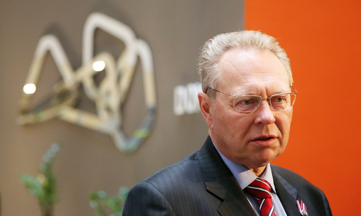 "Latvijas mobilais telefons" pievieno sev meitas uzņēmumu "ZetCom"