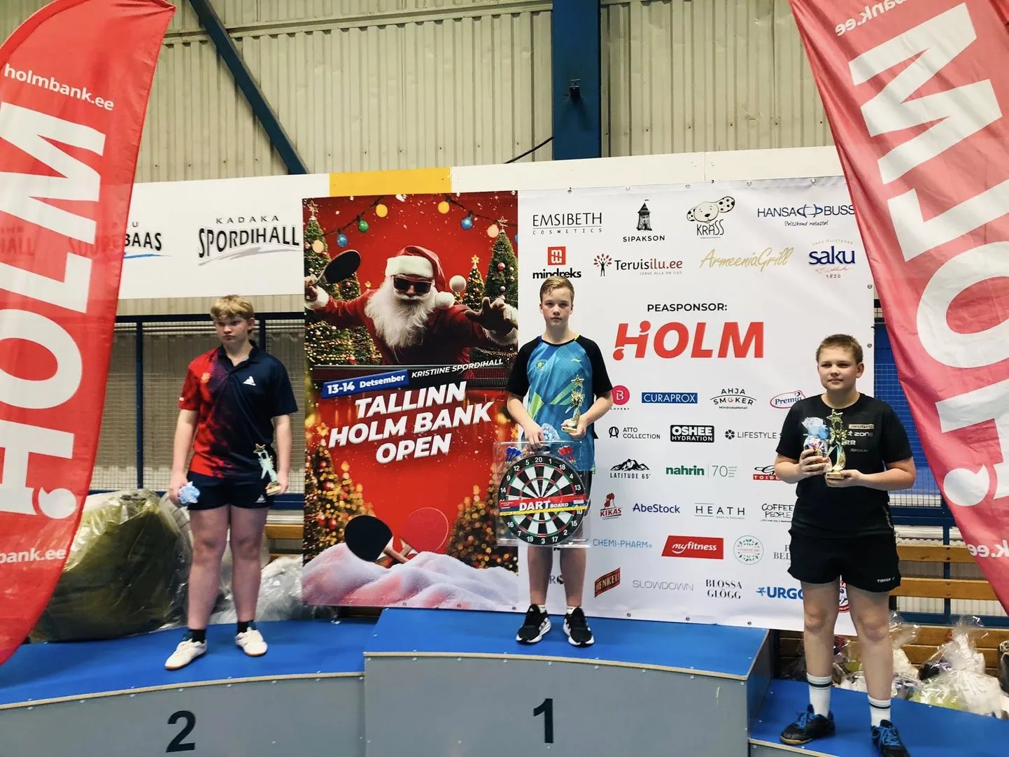 Viru-Nigula lauatennisenoored tõid jõuluturniirilt terve komplekti karikaid