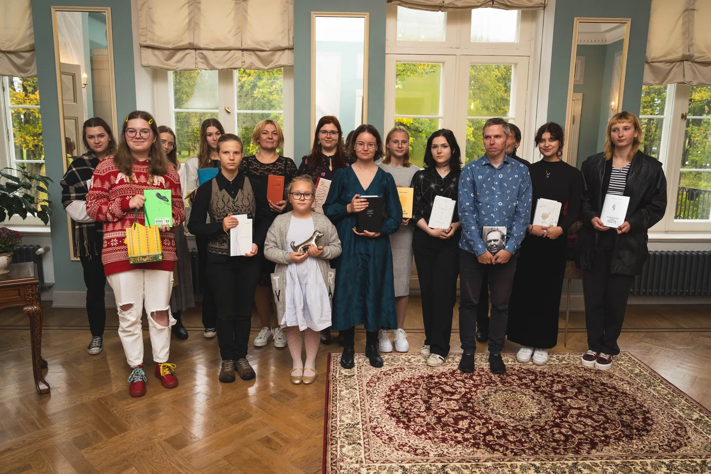 Noored ei ole hukas, kui suudavad end läbi luule väljendada