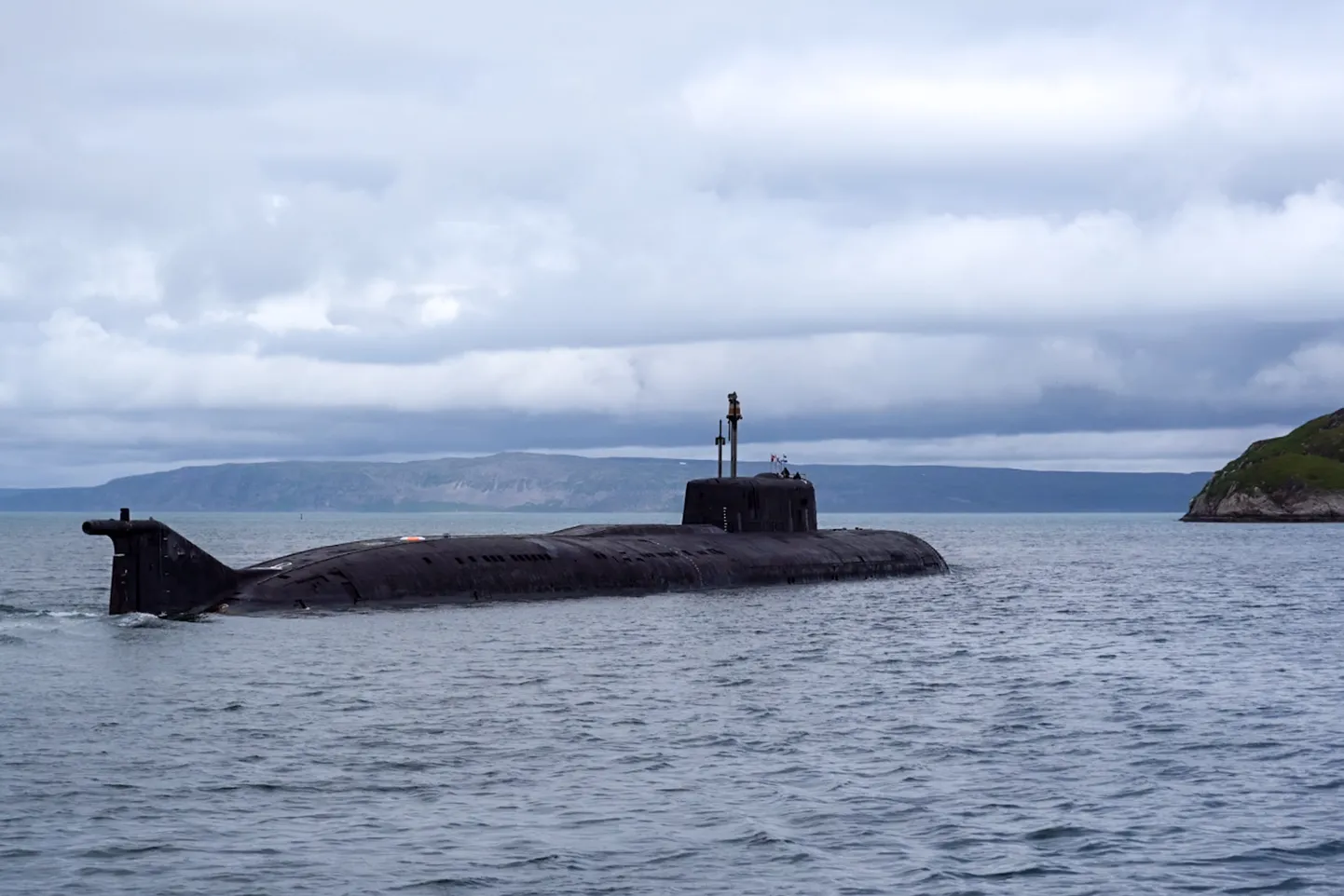 Tsunami lõhkus Vene tuumaallveelaevade baasi