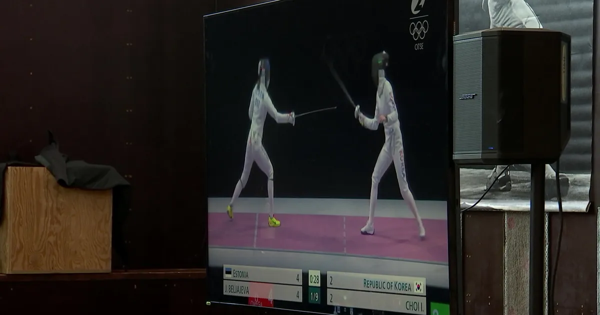 Reporter: Eesti epeenaiskonna võitu tähistasid ka noored vehklejad