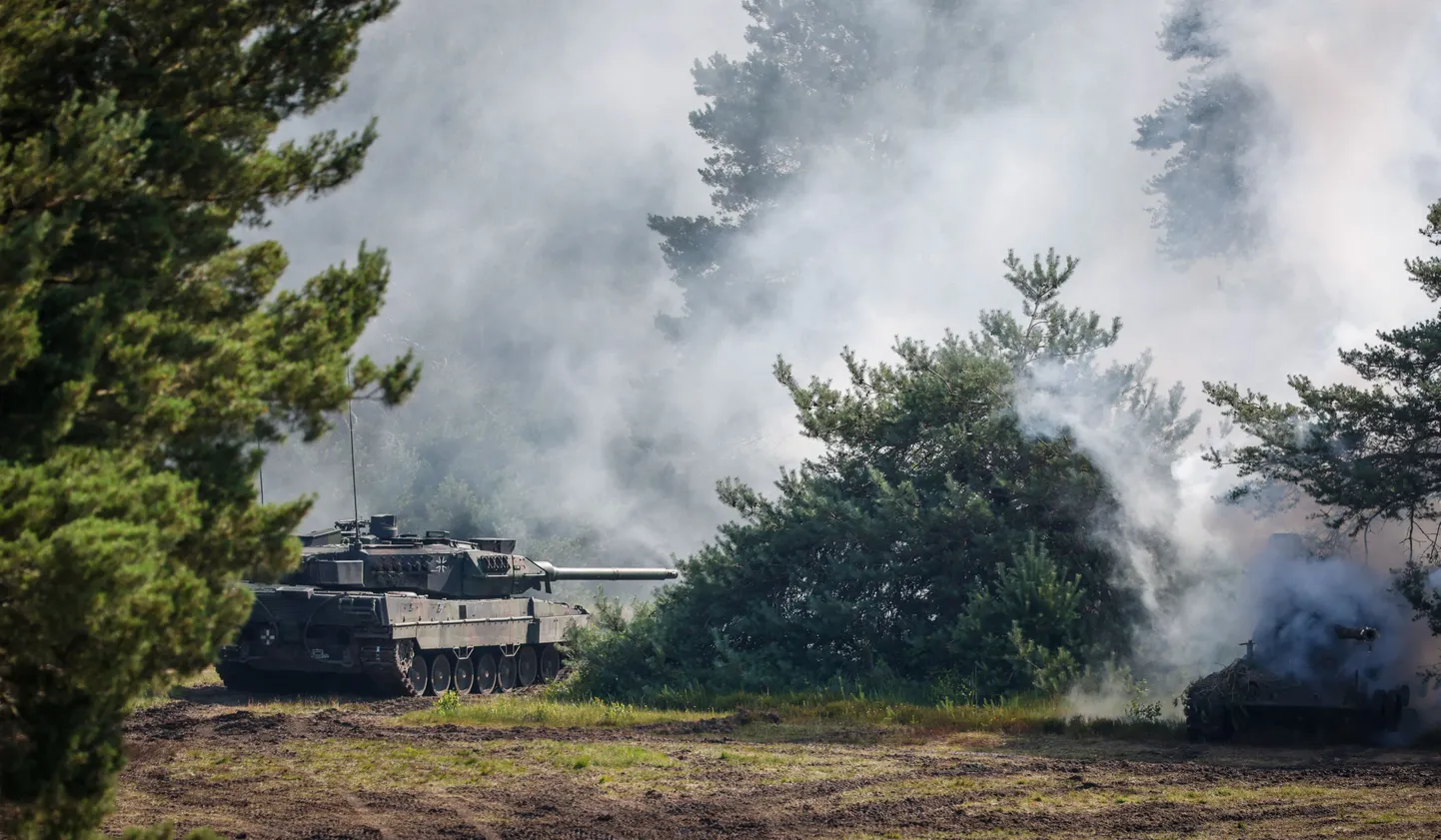 Saksamaa meelitab tõrksaid noori Bundeswehri ridadesse TikToki staarist tankistiga