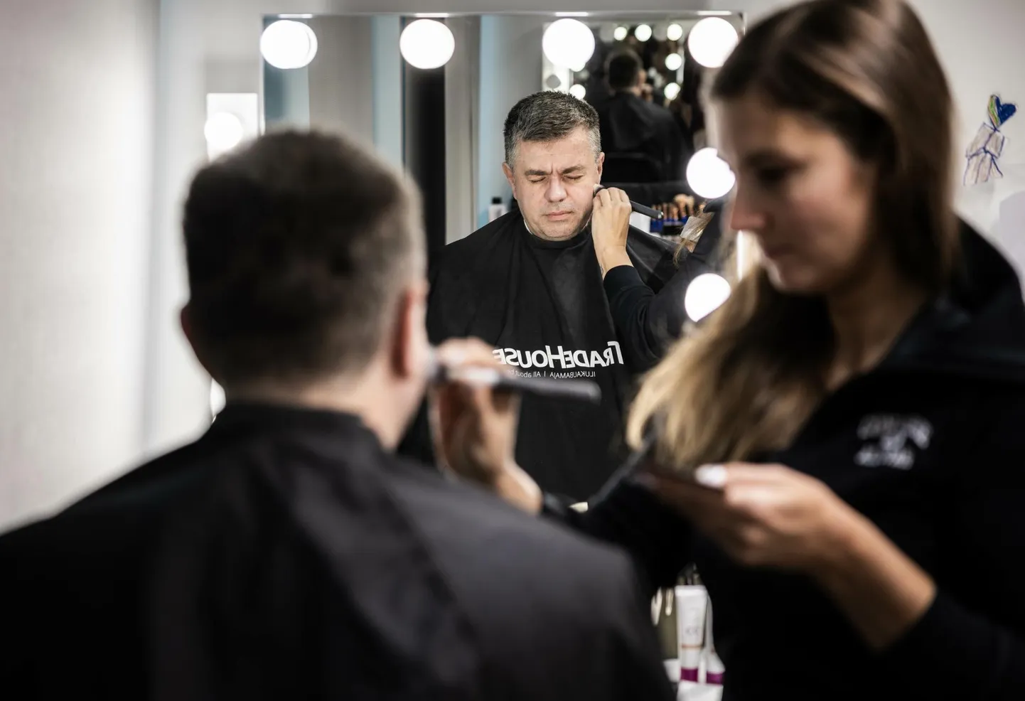 REPORTAAŽ Urmas Reinsalu lappab pabereid, Martin Helme naerab ja ...