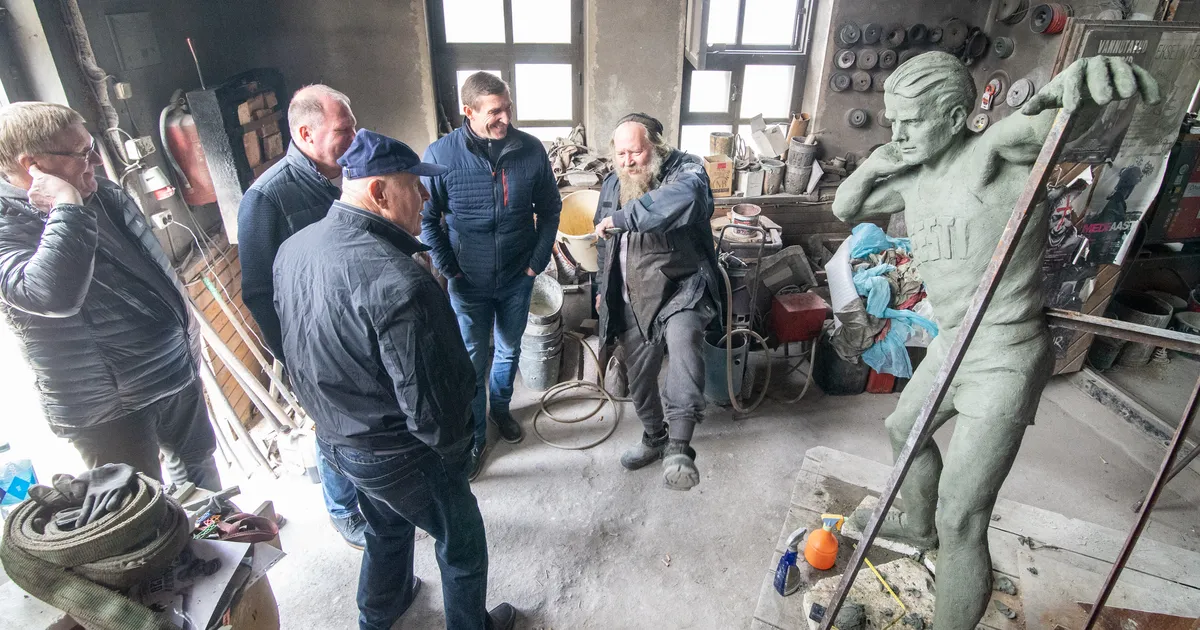 Heino Lipu kuju on valmis valukotta saatmiseks