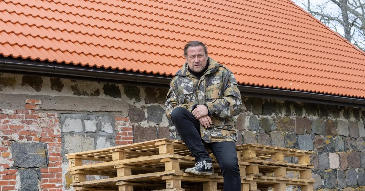 Loobu mõisa aida vastse katuse all valmib müstiline komöödia