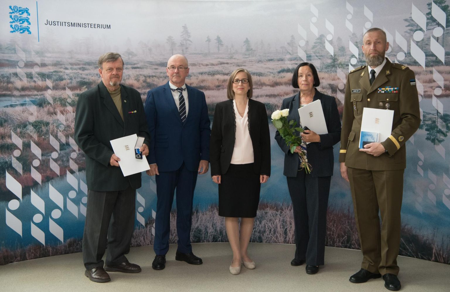 Justiitsminister annetas kolmele pärnumaalasele aumärgi