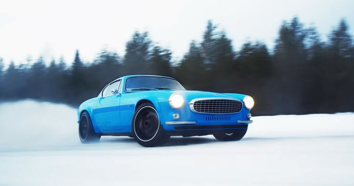 "Pastaigā" uz ledus izvests 21.gadsimta Volvo P1800 - Cilvēks un auto ...
