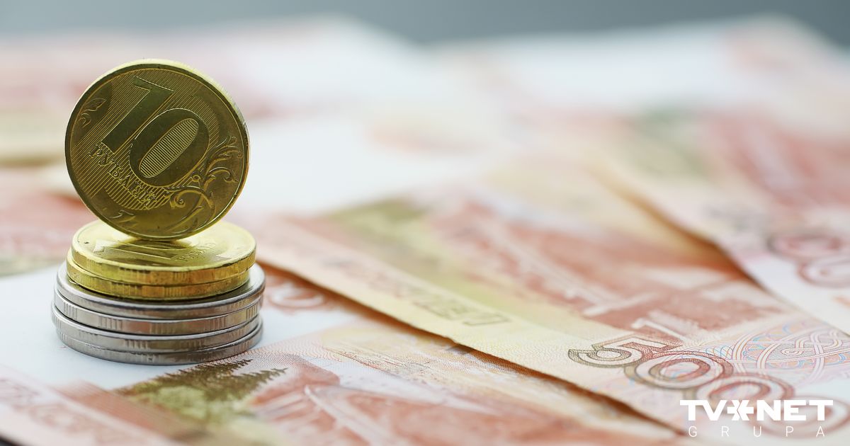 Krievijā strauji pieaug skaidras naudas apjoms. Algotņu ģimenēm naudu ...