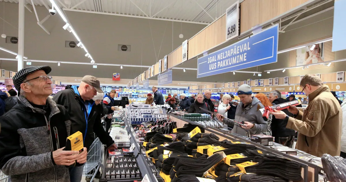 GALERII Uue Lidli poe avamine tõi kohale sadu soodushindade jahtijaid