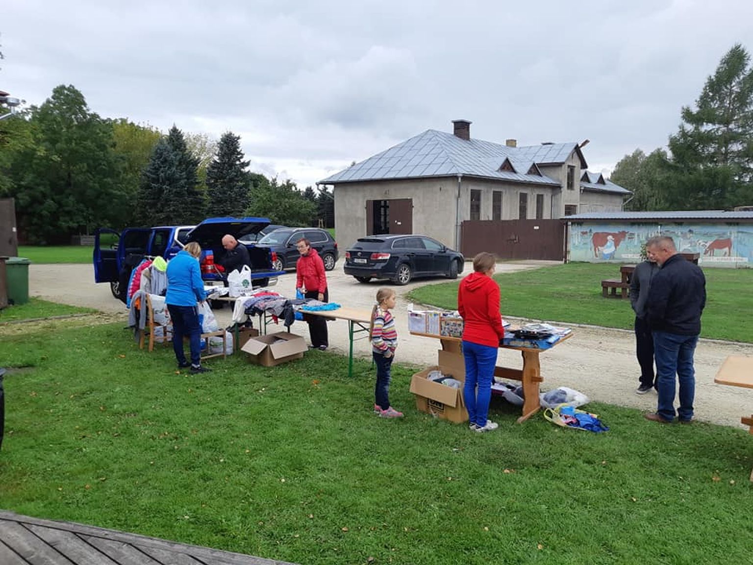 Pildid: Piimandusmuuseumi hoovil kaubeldi