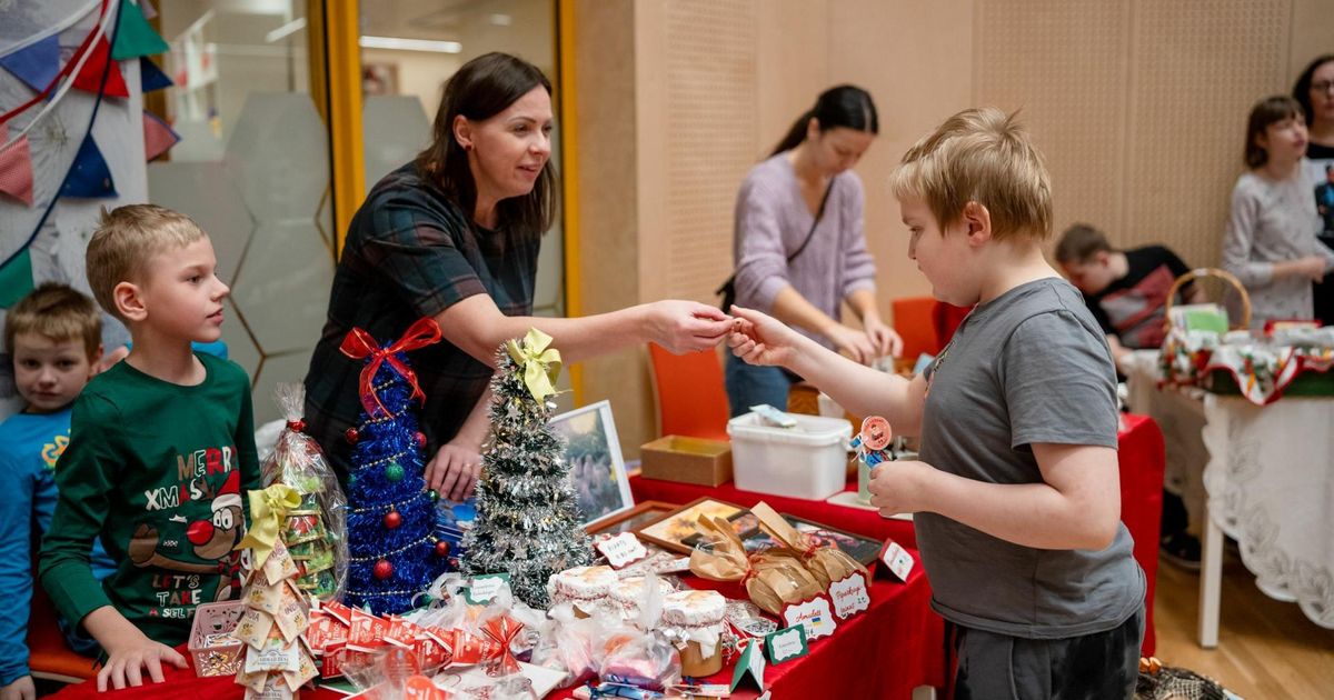 GALERII Päikese kooli jõululaadal sai imetleda piparkoogilaeva