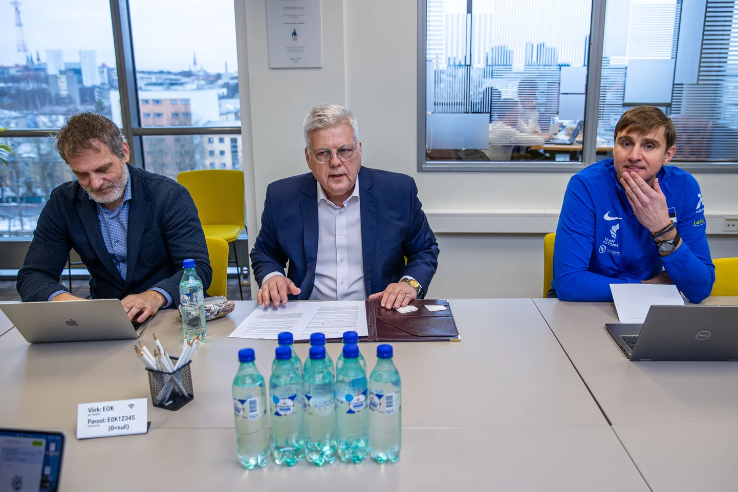 Tsirkus vehklemisliidu presidendi ümber jätkub, opositsioon räägib ...
